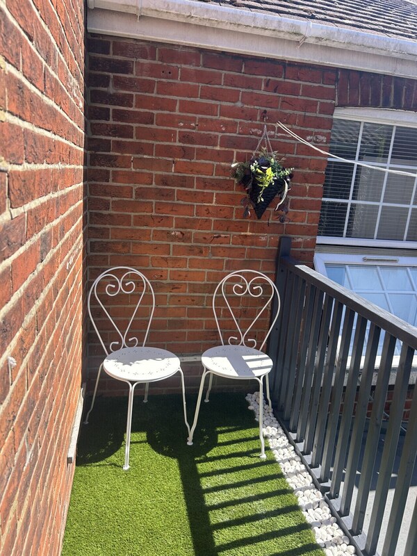 Charming 1-bedroom With Balcony - Southampton Airport (SOU)