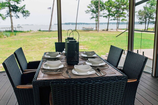 Modern Bayfront Escape With Sweeping Water Views - Kilmarnock, VA