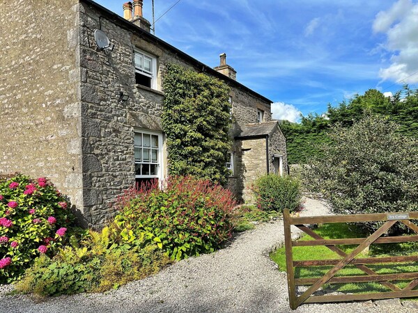 Stunning  Villa For 8 People With Wifi, Tv And Parking - Kirkby Lonsdale