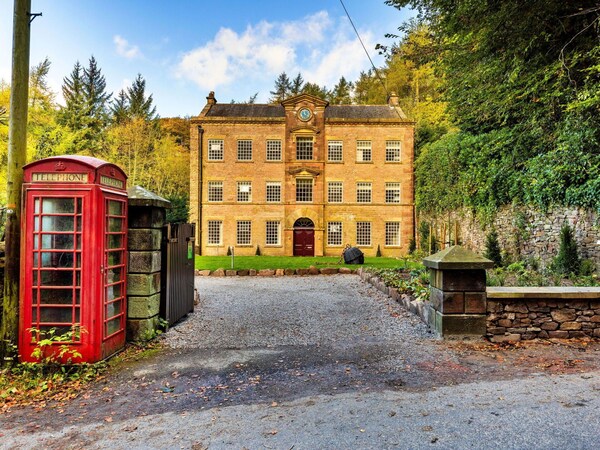 Wonderful  Villa For 19 Guests With Wifi, Private Pool, Hot Tub, Terrace And Parking - Cheshire