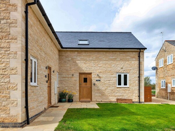 Stunning  Villa For 6 People With Wifi, Terrace, Pets Allowed And Parking - Bourne