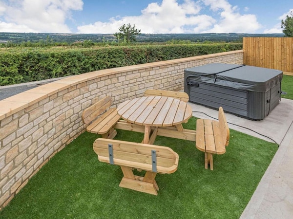 Beautiful  Villa For 6 People With Wifi, Hot Tub, Pets Allowed And Parking - Bourton-on-the-Water