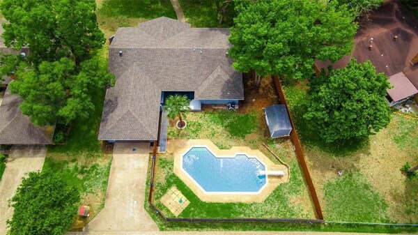 Charming & Modern 5bd Desoto Home W Pool - Lancaster, TX