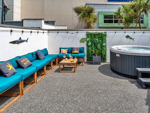 Wonderful  Villa For 6 People With Wifi, Hot Tub, Pets Allowed And Parking - Newquay