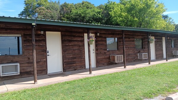 Cozy Lakeside Suite- 2br Hotel Room By The Lake- Texoma Shores Resort - オクラホマ州