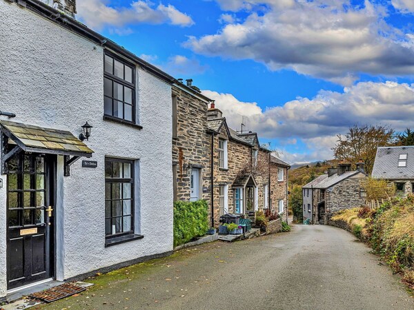 Beautiful  Villa For 5 People With Hot Tub, Wifi, Tv And Parking - Snowdonia National Park