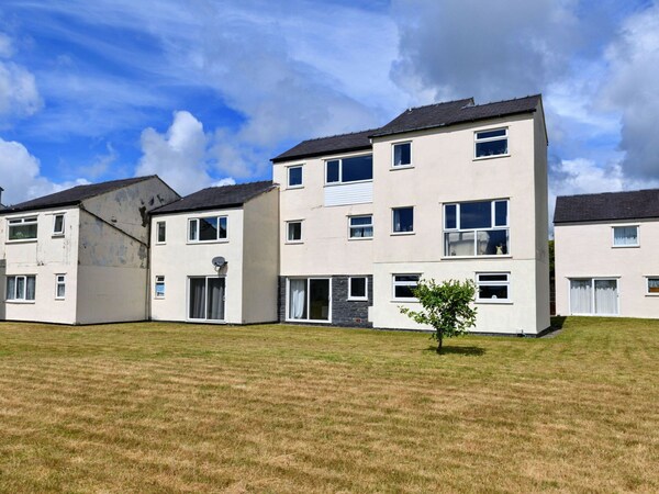 Nice Apartment For 2 People With Wifi, Tv, Pets Allowed And Parking - Harlech
