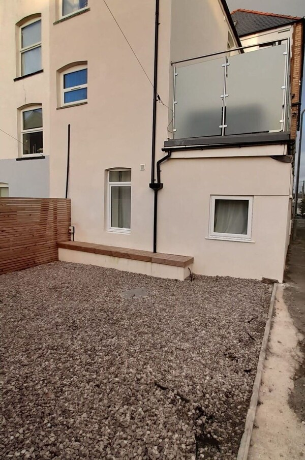 Lovely Apartment For 11 Guests With Wifi, Hot Tub, Terrace, Pets Allowed And Parking - Nefyn