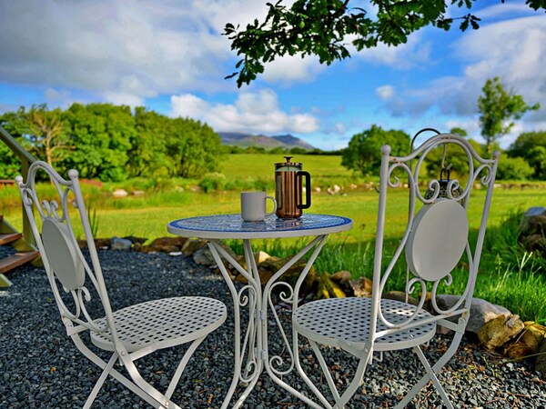 Beautiful  Villa For 2 Guests With Parking - Pwllheli