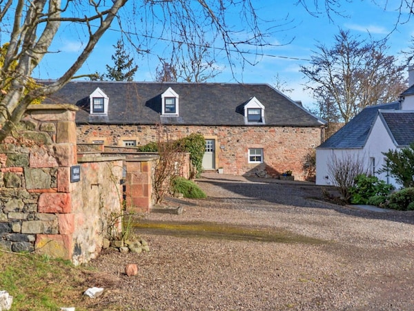 Stunning Villa For 4 People With Wifi, Pets Allowed And Parking - Jedburgh