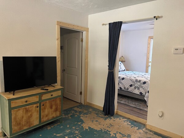 Charming Private 2-bedroom Cottage In  Texarkana With Wifi, Ac And Peacocks! - Texarkana, TX