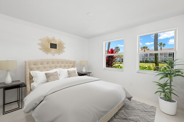 2-bedroom Condo In Enchanting Naples With Wifi, Ac, Pool, Bocce. - Naples, FL