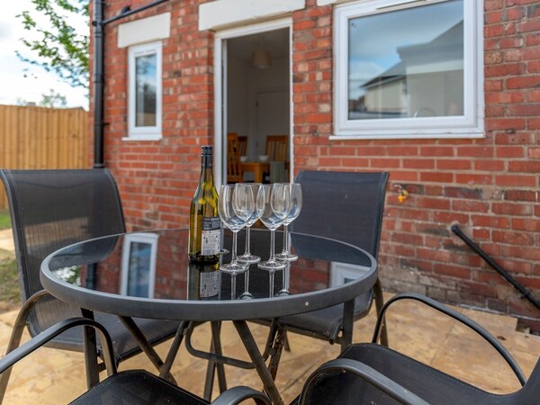 Ironbridge Retreat - Garden Stay Near Blists Hill | Pass The Keys - Telford