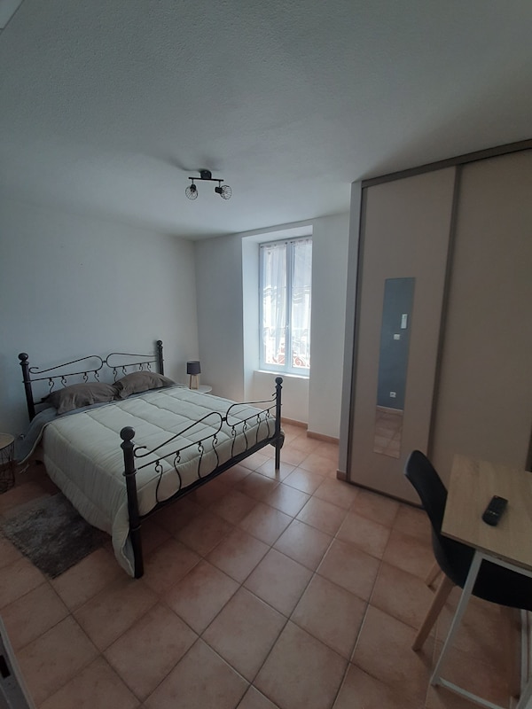 Appartement Cosy 3 Chambres Avec Terrasse Privée Au Cœur De Pierrelatte - La Ferme aux Crocodiles - Réserve Tropicale