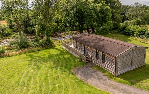 Dog Friendly Kingfisher Lodge Riverdale Located In Yorkshire - Ripon