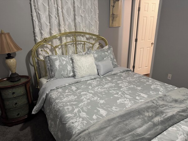 Location House - Charming 3-bedroom House Near Vibrant Downtown And Beaches - Wilmington, NC