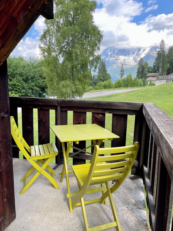 Mont-blanc View Apartment, Heated Pool, Ski In, Ski Out - Sallanches