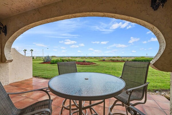 Flagler Beach 3br Gem|ocean Views + Pool + Hot Tub! - Palm Coast