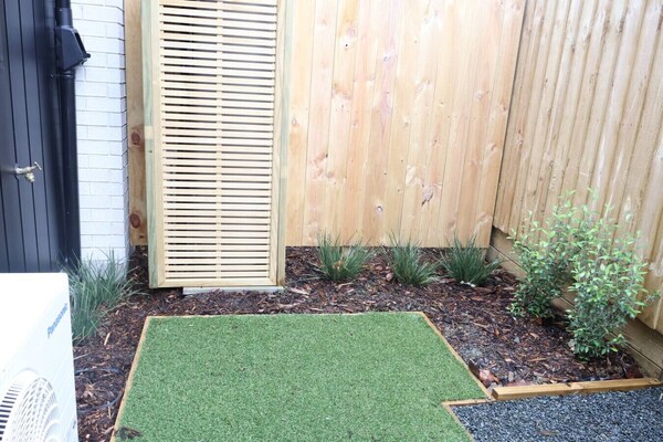 Cosy 2br House In Awaroa Road - Auckland