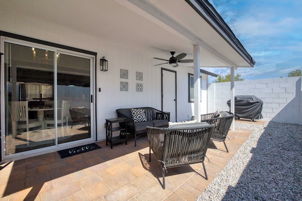 Charming Getaway Near State Farm Arena + More - Peoria, AZ