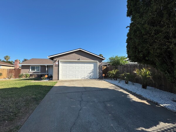 Charming 3-bedroom Private Home In The Heart Of Sacramento - Rancho Cordova, CA