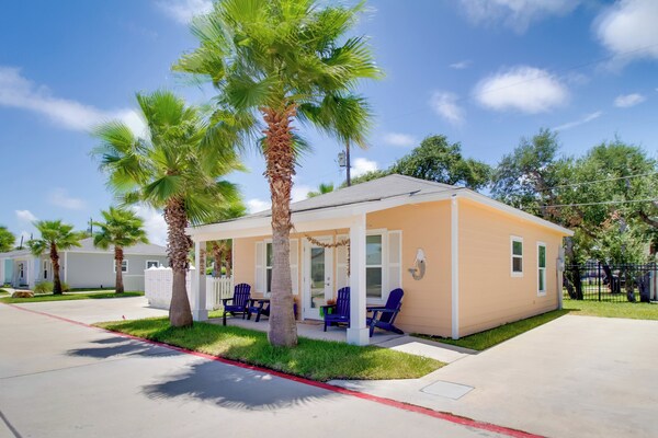 4 Mi To Rockport Beach Park: Home W/ Resort Perks - Rockport, TX