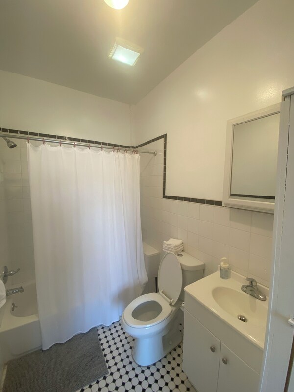 Pet Friendly Apartment In Arena District With Parking - Windsor, Canadá