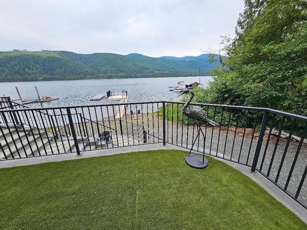 Cozy Suite For Two On Sproat Lake, Footsteps Away From The Beach. - Port Alberni
