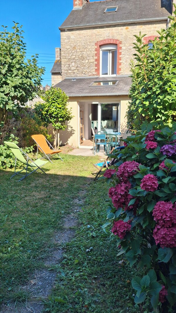 Les Pâquerettes, 3-bedroom House With Garden In The Heart Of Dinan. - Dinan
