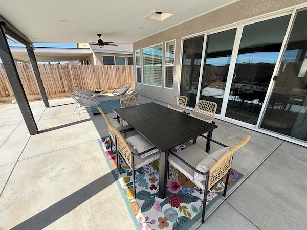 Joyhouse-ev + 2 Kitchens, 2 Washers,2 Dryers, 2 Living Rooms · 40min To Sequoia - Visalia