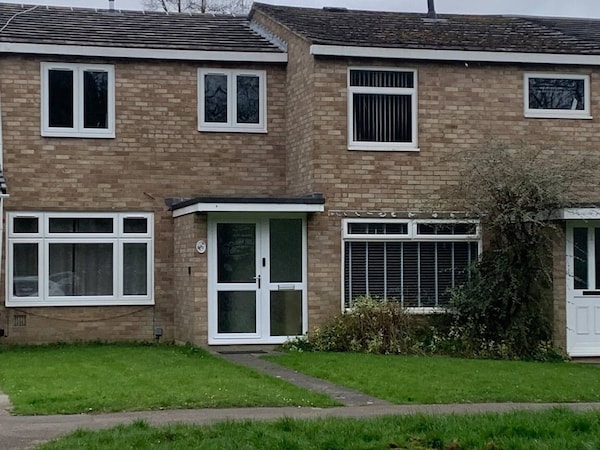 Stylish 3br Retreat  Family & Business - Parking - Reading