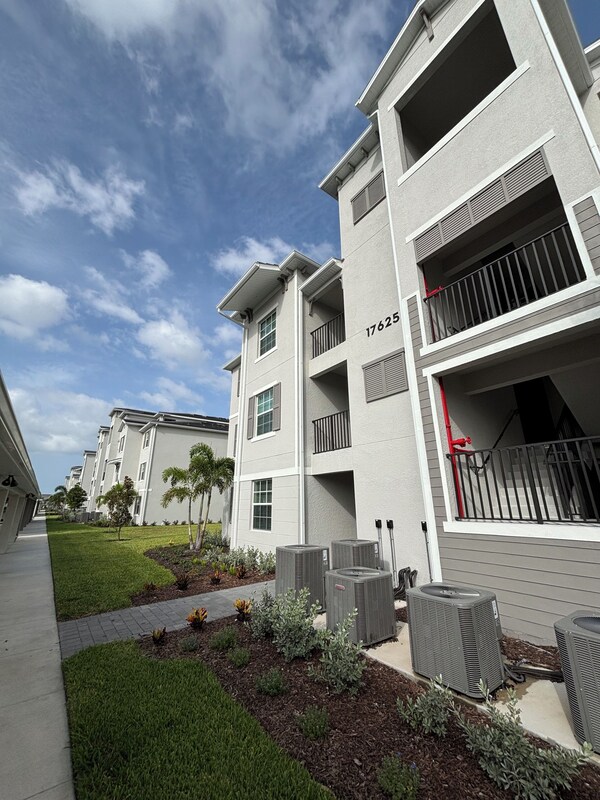 Tee Times And Sunshine- Brand New 1st Floor Condo Gated Community In Wpgcc - Englewood, FL