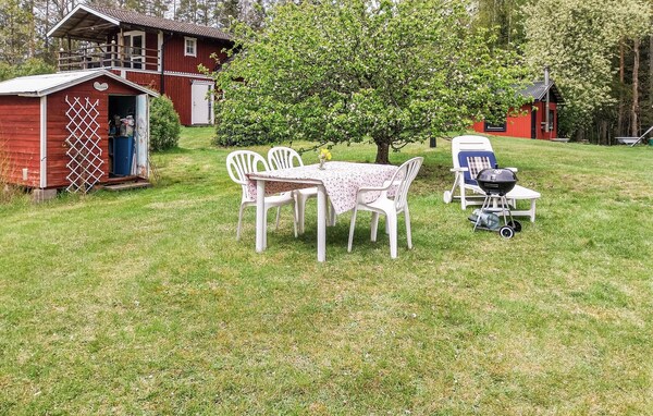 2 Bedroom Awesome Home In Gislatorp - Nybro