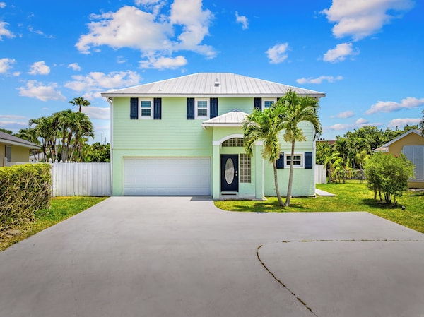 Charming 2-bedroom Beach Apartment In Fort Pierce With Pool - Fort Pierce