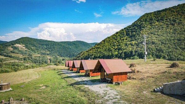 Transylvanian Hideaway With Hot Tub, Bonfire, And Pure Air - Geoagiu