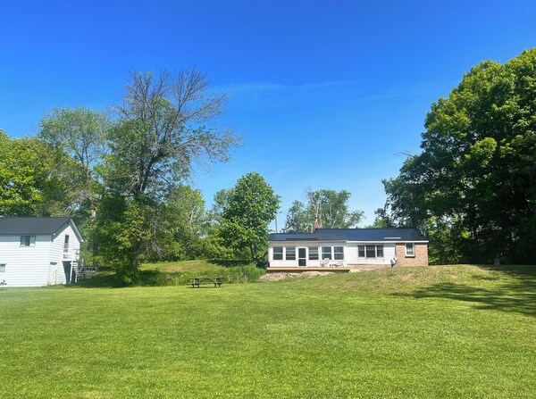 Sydenham Lake Cottage Rental - Kingston, Canadá