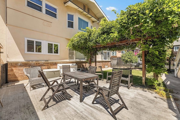 Charming 2-bedroom Condo With Easy Walk To Alamitos Beach & Long Beach Marina - Long Beach, CA