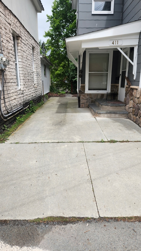 Upper Floor Of Charming 2 Story House In Central Hawley With Wifi - Lake Wallenpaupack, PA