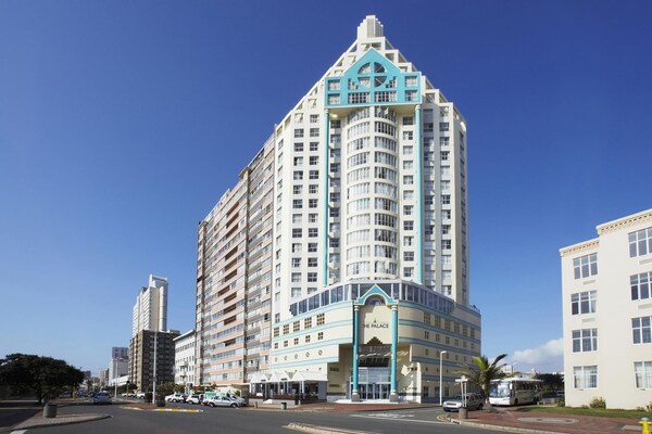 Luxe Penthouse | Private Spa | Jacuzzi | Balcony - Durban