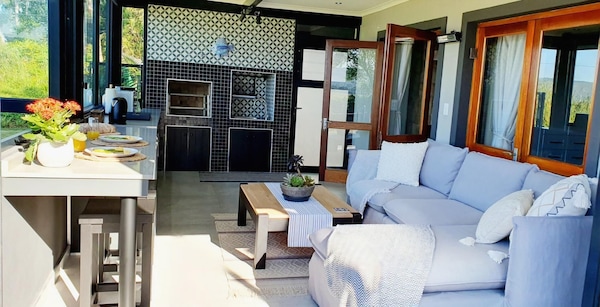 Luxury Studio Retreat | Pool | Fireplace - Knysna