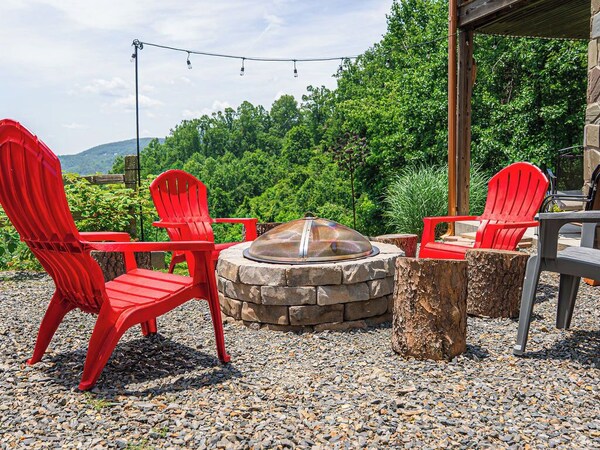 Long Valley Lights Cabin - Amazing View & 2 Min. To The Blue Ridge Parkway - Fancy Gap, VA