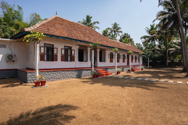 Kuttanad Kayak Club- Riverside Heritage Homestay In Alleppey Backwater Village - Thiruvalla