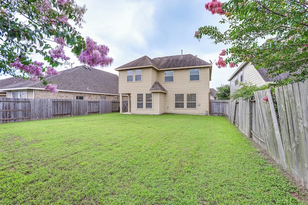 Covered Patio & Spacious Yard: Houston Area Home! - Humble, TX