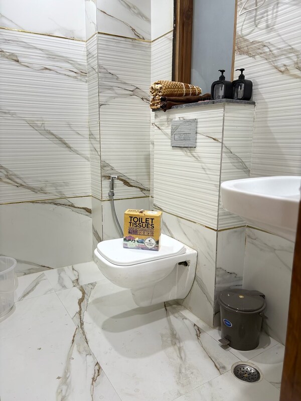 Cozy 1bhk On Golf Course Road, Gurgaon - Gurugram