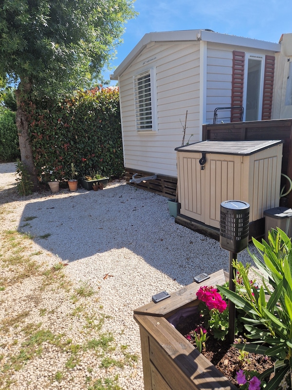 Mobile Home Rental In Hyère, 200 M From The Sea - La Capte