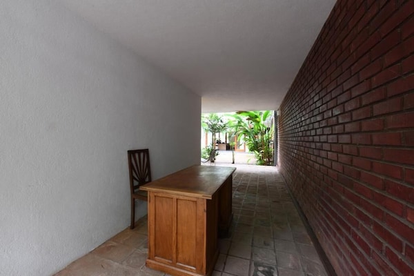 3-bedroom Villa With Sri Lanka Contemporary Art & Architecture Experiences - Colombo