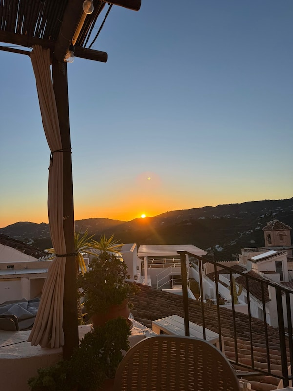 Two Bed Town House With Roof Terrace In The Beautiful Village Of Frigiliana - Frigiliana