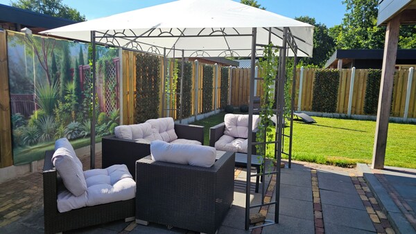 Cozy 3br Bungalow In Ermerstrand Park - The Village House Retreat Near The Beech - Emmen