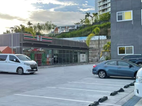Spacious Fully Furnished Condo In Freeport Zone Pampanga - Angeles