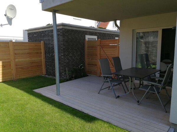 Geräumige Ferienwohnung Am Kirchturm Mit Terrasse Und Garten In Burg Auf Fehmarn - Fehmarn